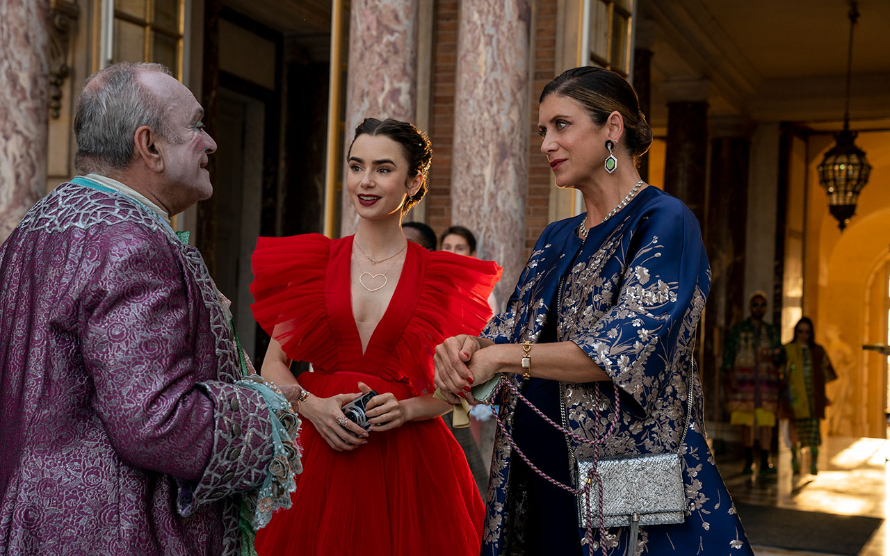 Emily In Paris S2 Review: More Escapism, Ringarde Fashion. Same Emily