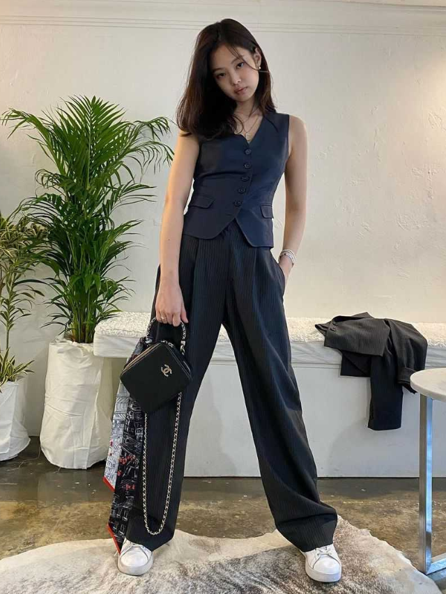 BLACKPINK Jennie's Wardrobe Will Make You Fall In Love With Black All ...