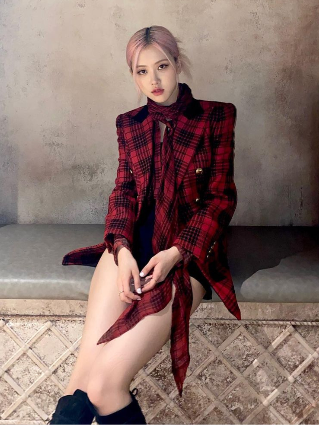 BLACKPINK Member Rosé Is A Certified K-Pop Fashionista
