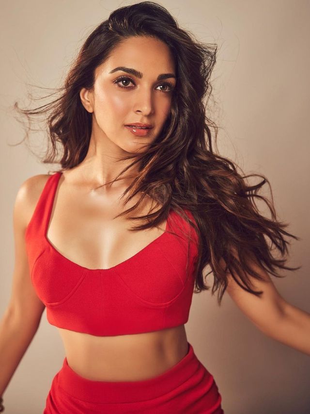 Get Inspired With These Stylish Red Looks From Kareena, Rashmika, Shanaya, Athiya, And Samantha!