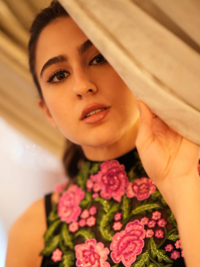 How To Achieve Sara Ali Khan's Bold Brows In Just 6 Easy Steps!