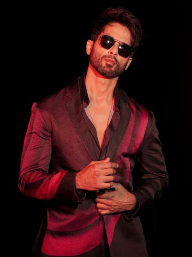 Shahid Kapoor Turns Into A Bloody Daddy For A Recent Red Carpet Event!
