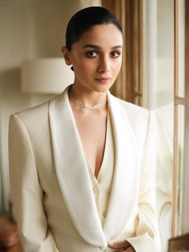 Alia Bhatt In Yet Another All White Look... We're Yawning Now!