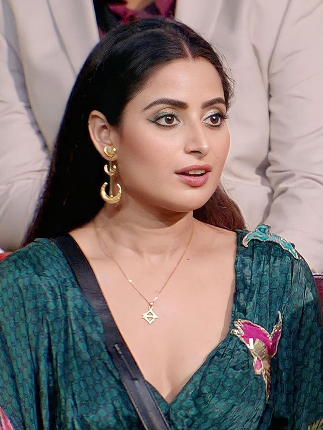 Bigg Boss 17 Contestant Aishwarya Sharma's Holiday Fashion Is A Doze Of ...