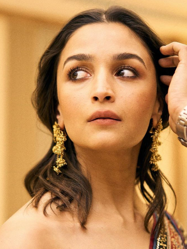 Alia Bhatt Shines In Abu Jani Sandeep Khosla At Joy Awards!