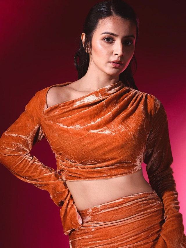 Valentine's Day Date Looks To Steal From Showtime Star Mahima Makwana's ...