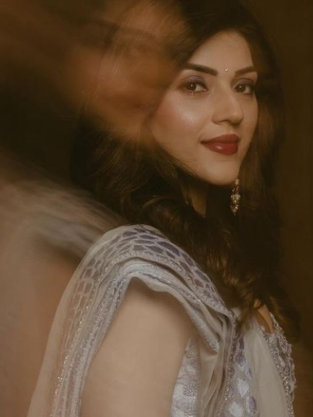 6 Tips To Achieve Mehreen Pirzada's Flawless Red Lips!