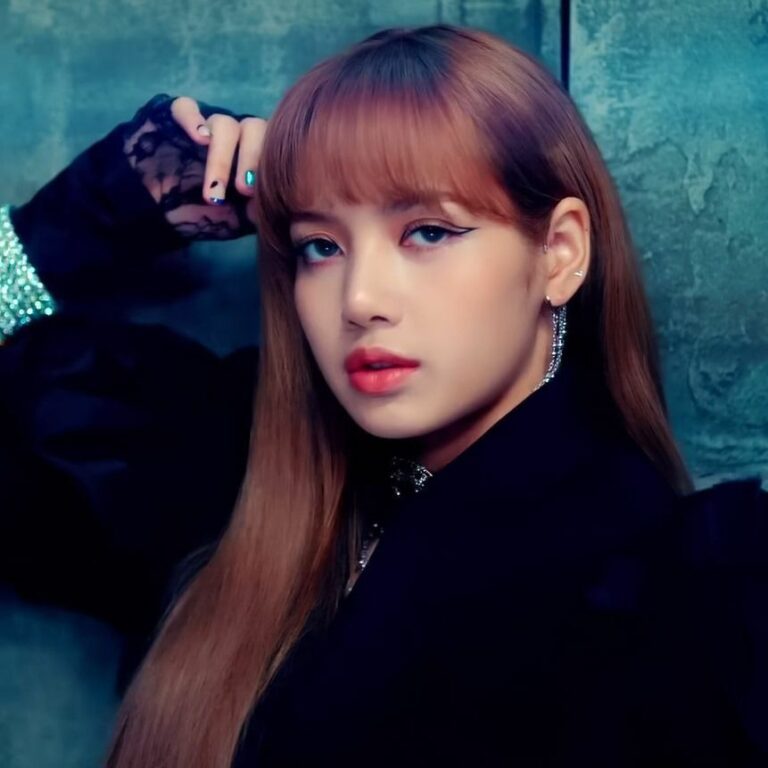 From BLACKPINK Lisa's Graphic Eyeliner To Jennie's Gradient Lips, 5 ...