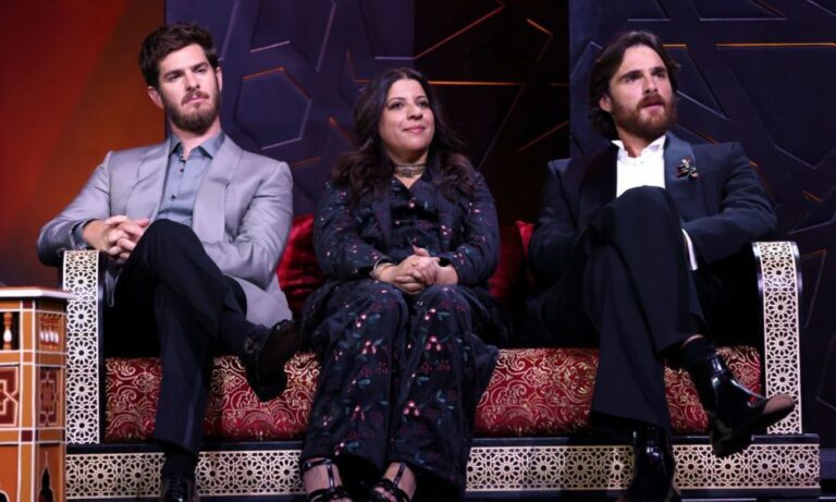 Zoya Akhtar Sitting Between Andrew Garfield, Jacob Elordi Has Internet ...